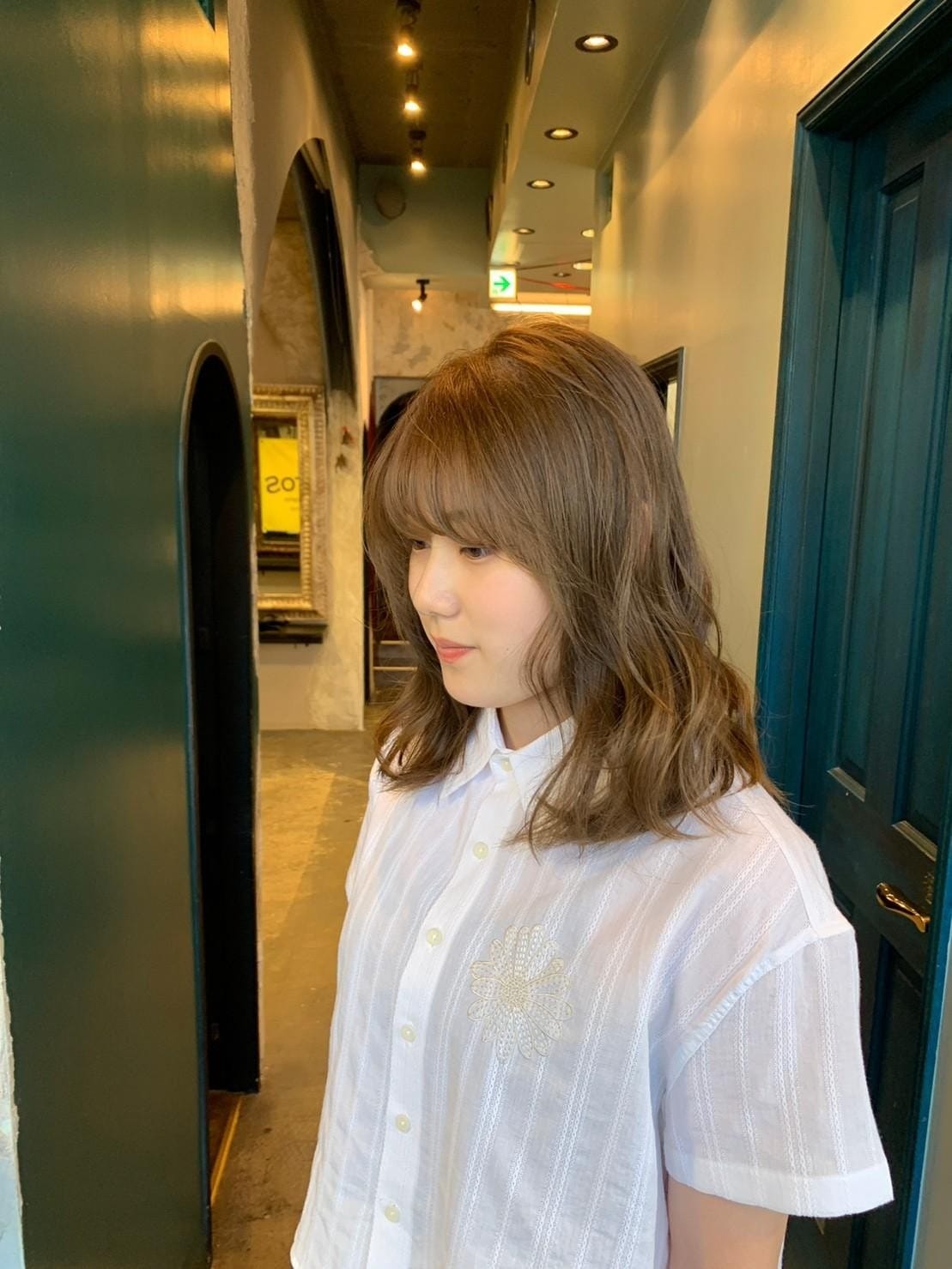 【2024年夏】おすすめヘアカラー特集 垢ぬけスタイル20選 | ヘアカラーリング | LICOLO - 髪から自分を好きになる