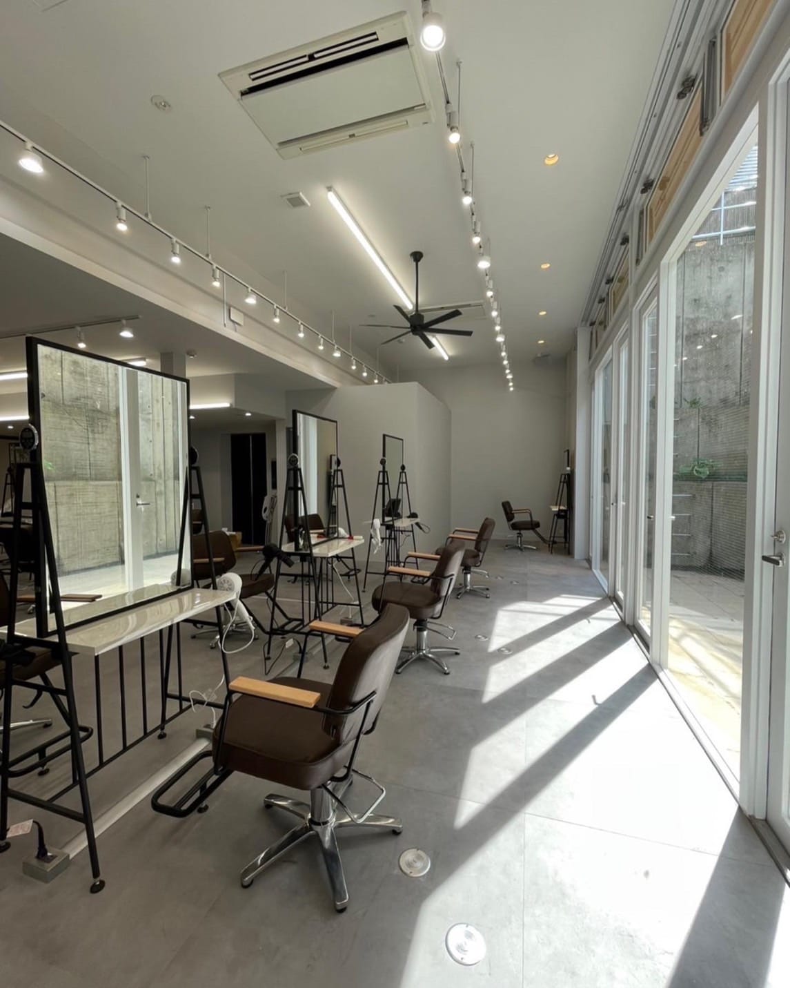 ブルベ冬に似合う髪色10選！2026年 暗め明るめ垢ぬけスタイル | ヘアカラーリング | LICOLO - 髪から自分を好きになる