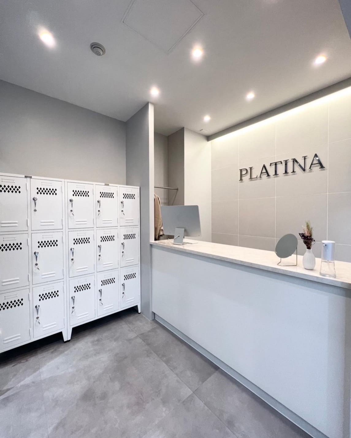 ブルベ冬に似合う髪色10選！2025年 暗め明るめ垢ぬけスタイル | ヘアカラーリング | LICOLO - 髪から自分を好きになる