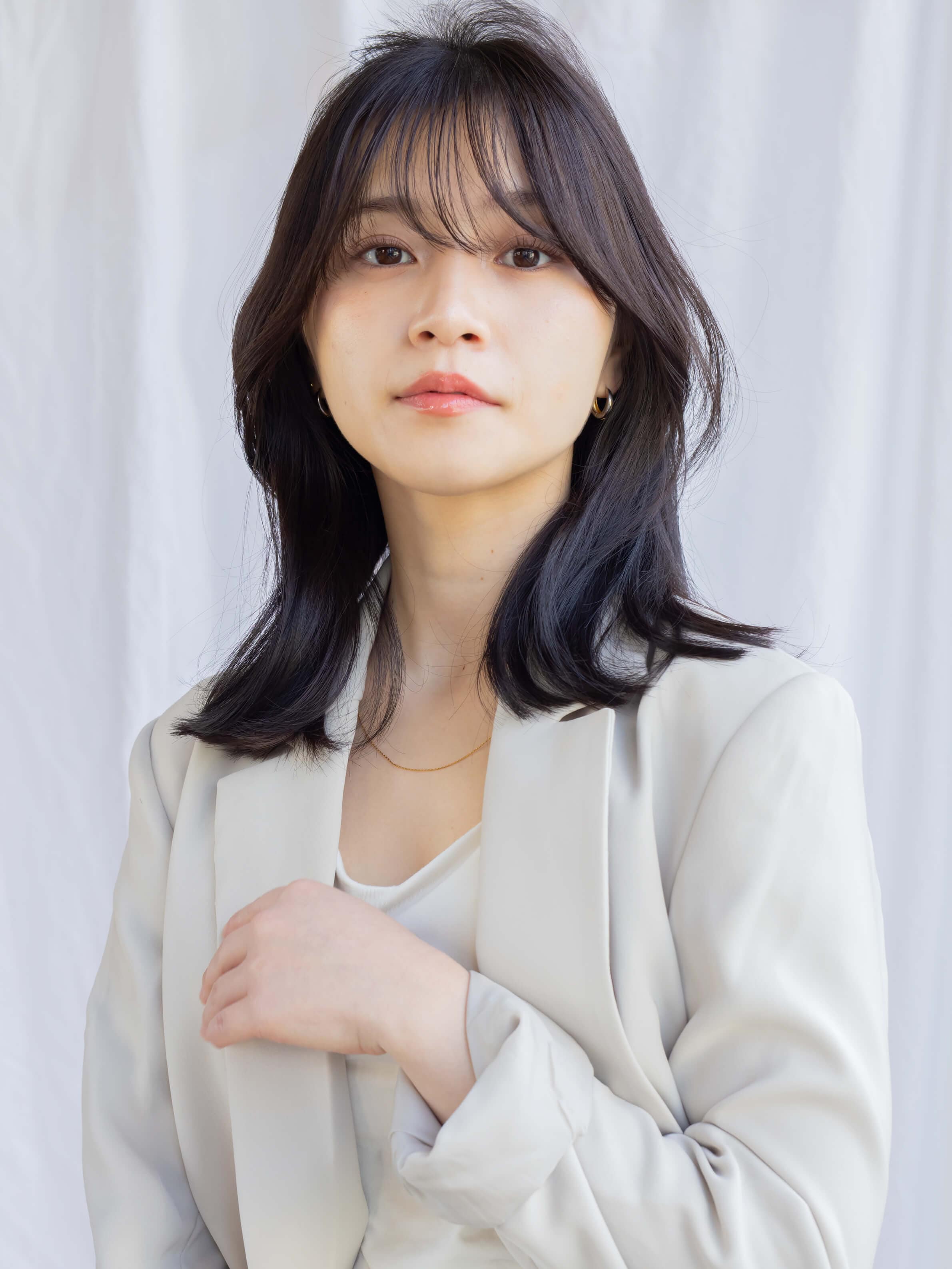 【2026年】暗めの髪色で透明感！ブリーチなしのヘアカラーをご紹介 | ヘアカラーリング | LICOLO - 髪から自分を好きになる