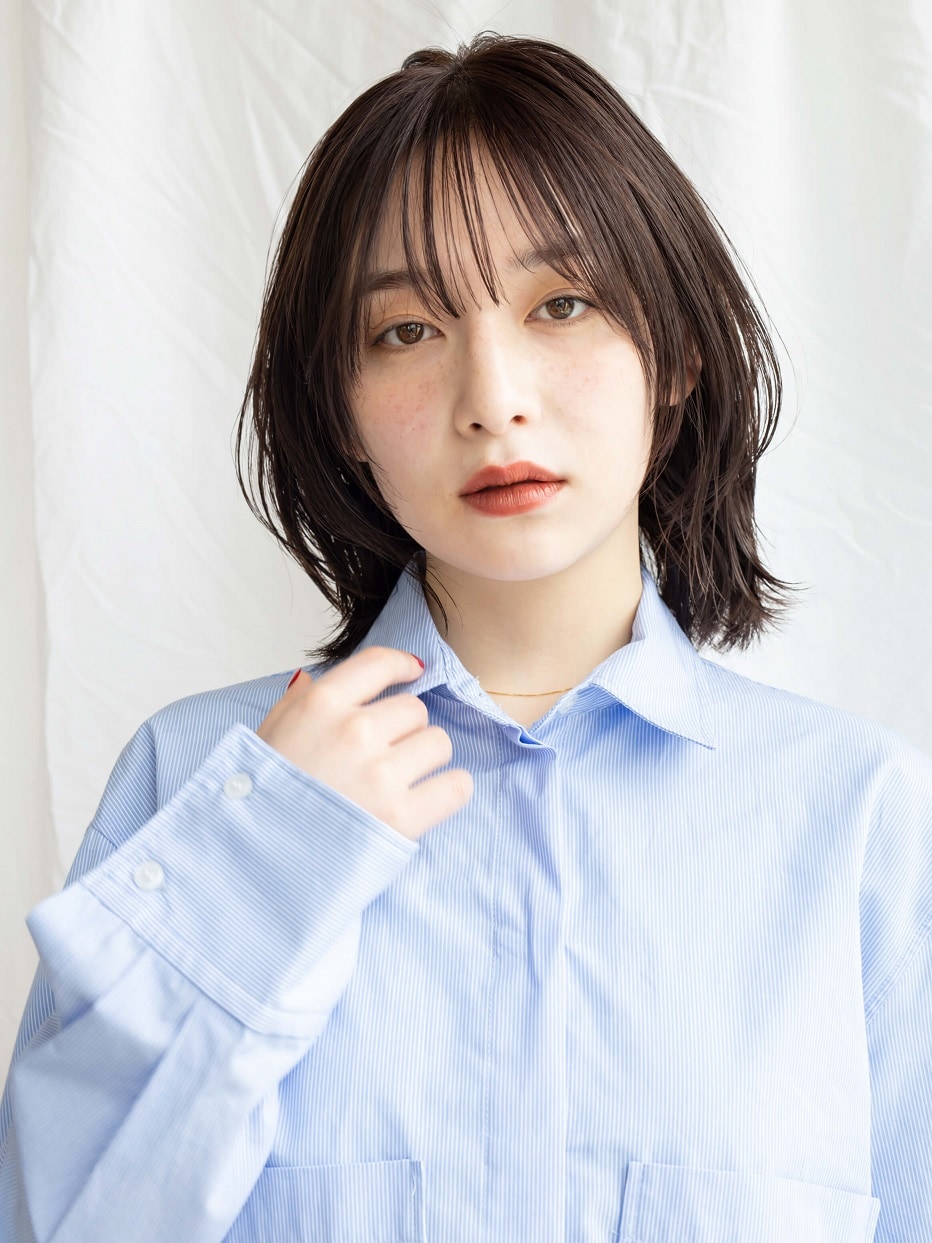 【2026年】暗めの髪色で透明感！ブリーチなしのヘアカラーをご紹介 | ヘアカラーリング | LICOLO - 髪から自分を好きになる